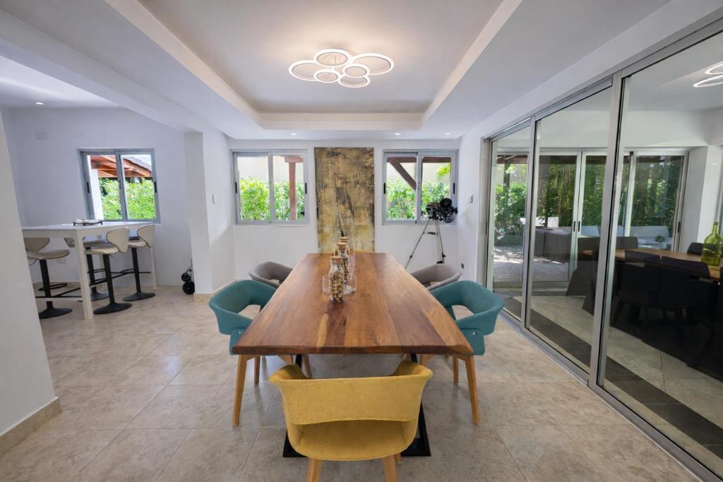 Tropical Villa with Hot Tub 3 Min to Airport, Punta Cana (prezzi ...