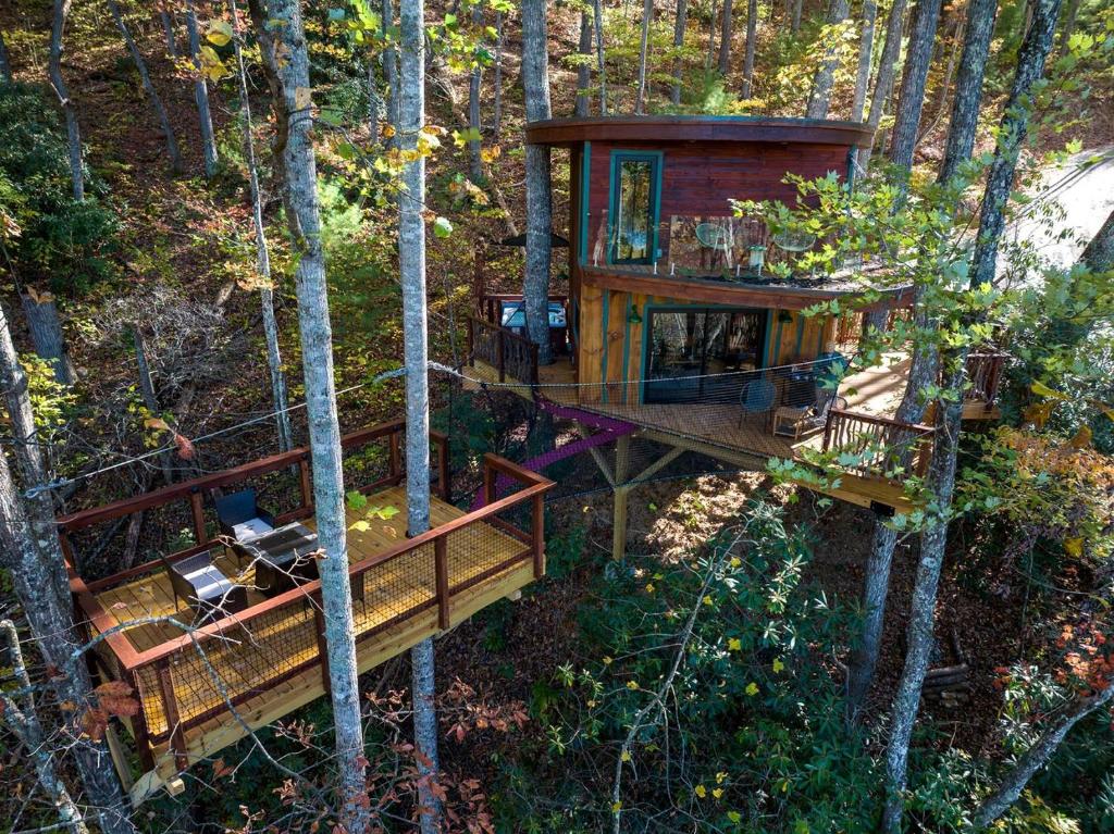 Luxury Woodland Treehouse with Fire Pit & Mountain Views Near Highlands ...