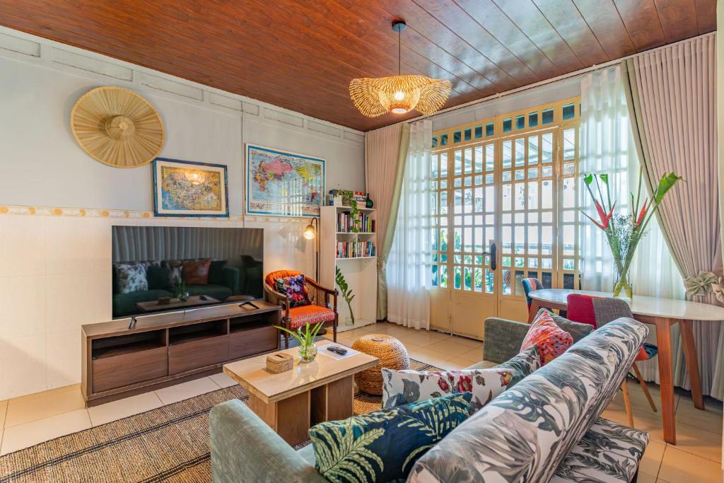 Cozy 1990s Khmer Style Flat in Heart of Tonle Bassac, Pnompeņa ...