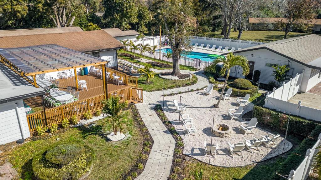 Sleeps36 2Homes 12BR Heated Pool Spa Pickleball 14 Parking, Clearwater ...