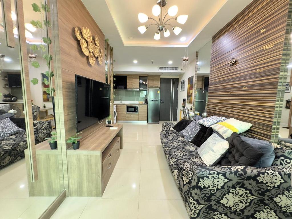 Stylish Low-Floor 2-Bedroom Sea-View Condo at Dusit Grand Condo View ...