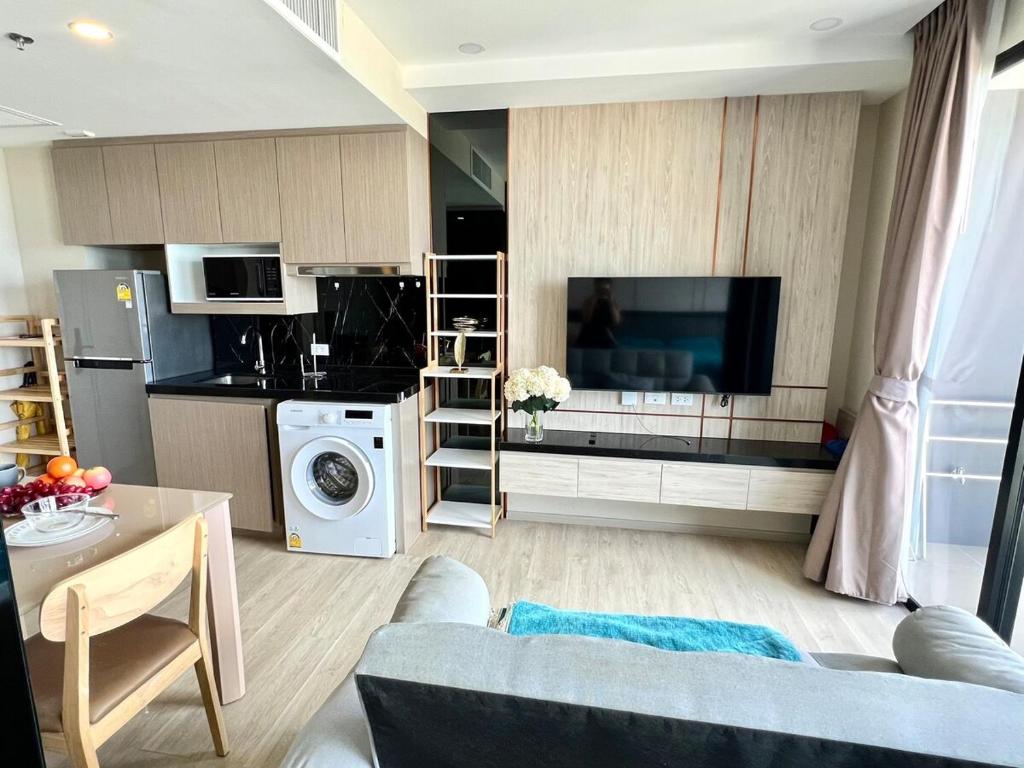 Panorn condo sales Office Ocean View Apartment Can be made into two ...
