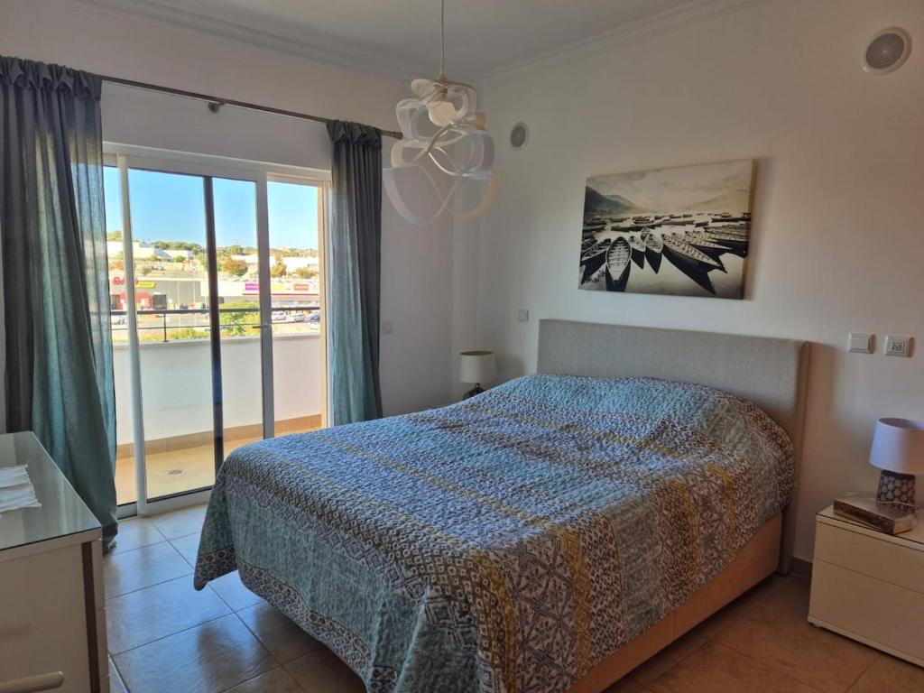 Lagos Vibes spacious 2 bedroom flat with terraces and pool, Лагос ...