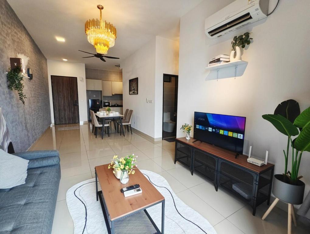 5 min walk to CIQ RTS Luxury 7pax Netflix Ciq View 1 Carpark, Johor ...
