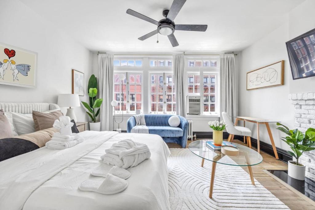 The West Village Penthouse Huge Windows Desk Skylights Cobblestone ...