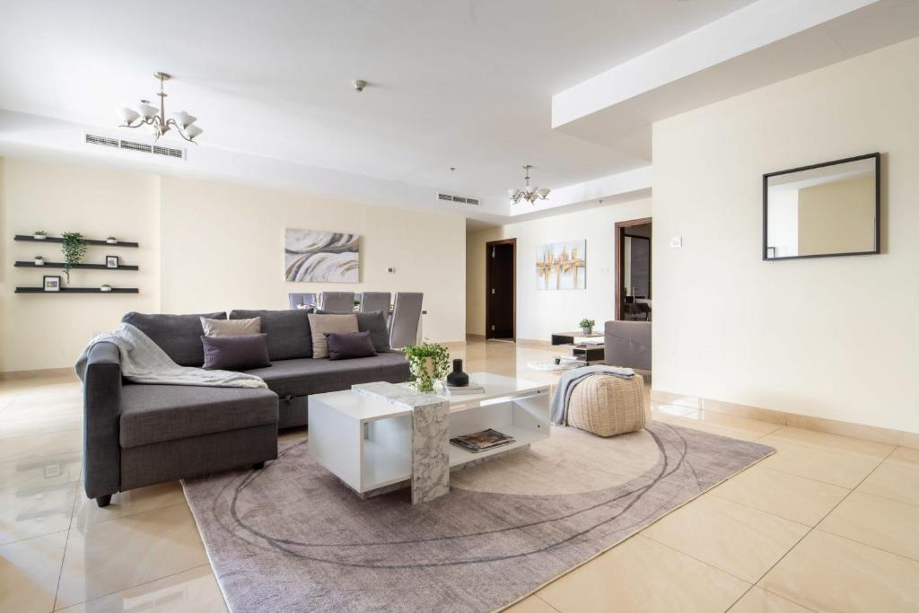 Frank Porter - Riah Towers, Dubai (updated prices 2026)