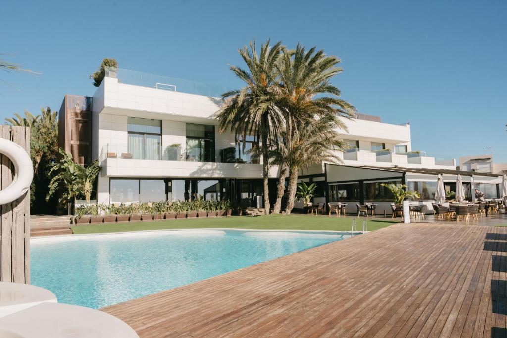 Playa Grande by Tropical, Gavà (precios actualizados en 2026)
