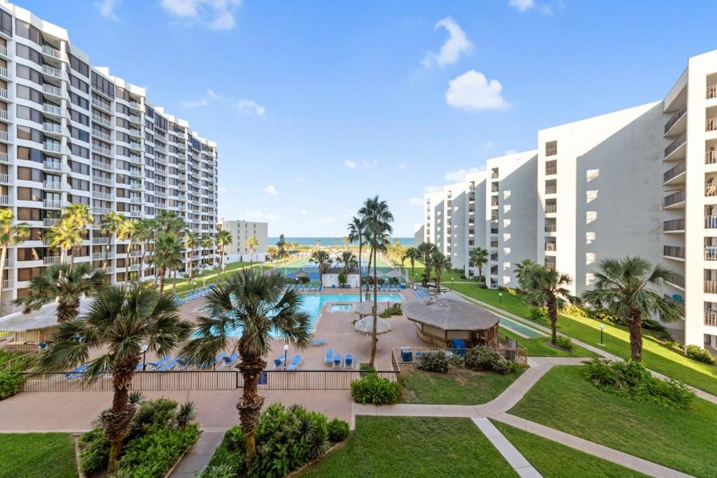 SPI Renovated Beach Front Condo, South Padre Island (tarifs actualisés ...