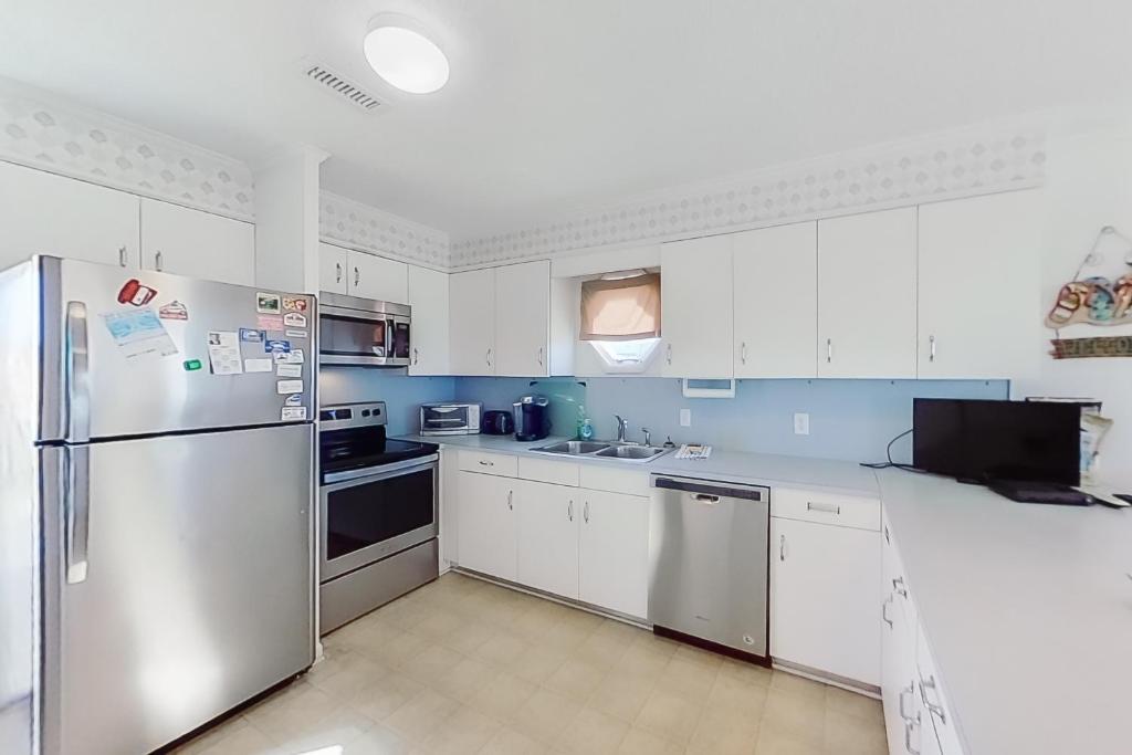 HB50 Captain's Landing, Holden Beach (updated prices 2026)