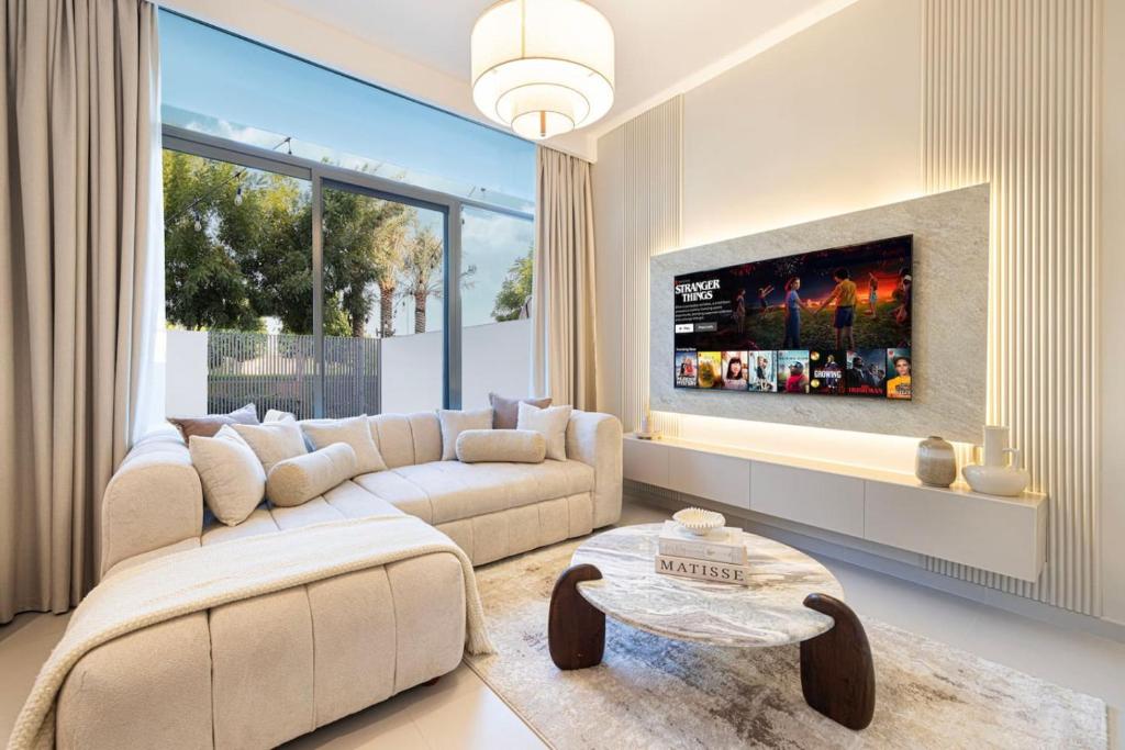 Prime Location Lazy River Pool 4bd Villa, Dubai (updated prices 2026)