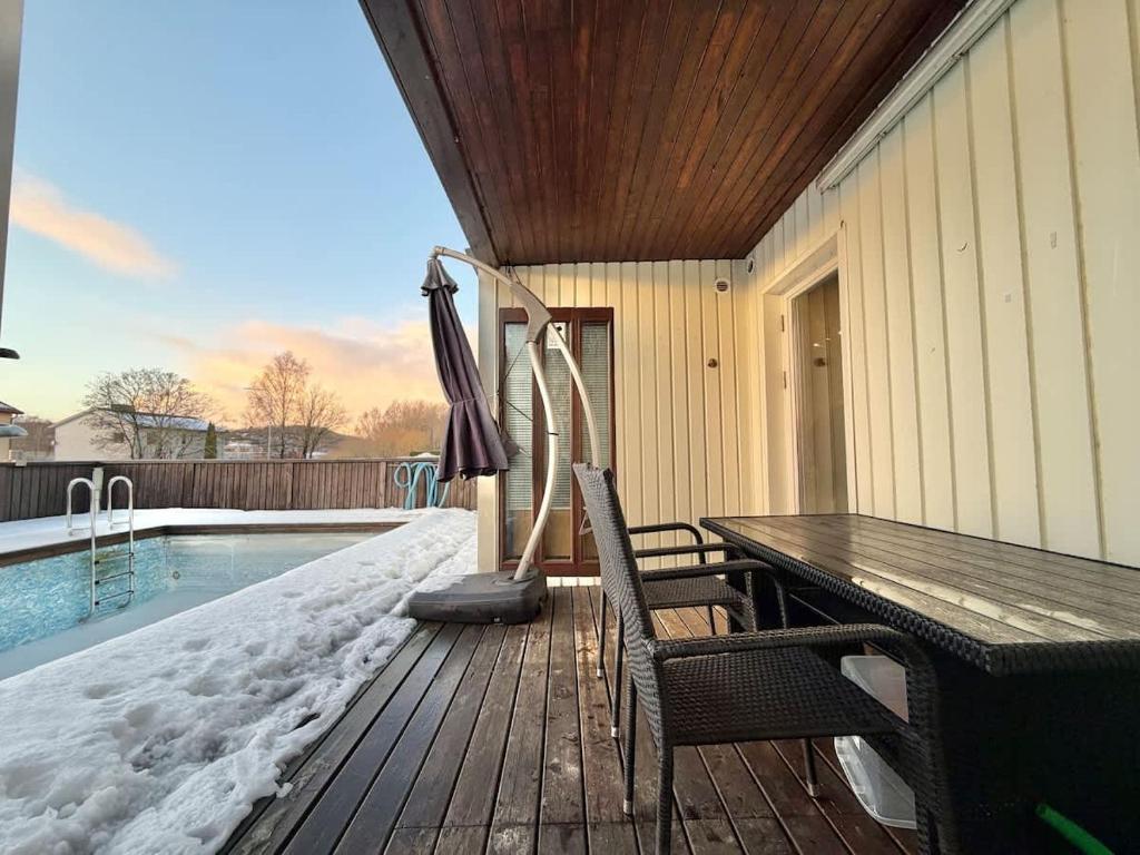 Workers House - 4 BR - 7 Beds - Near Volvo - Desks, Gotemburgo (preços ...