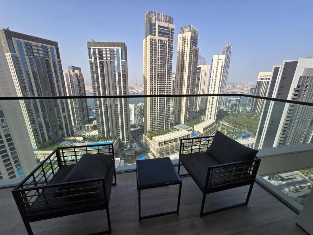 Luxury 1BR with Scenic Views - Palace Residence, Dubaï (tarifs ...