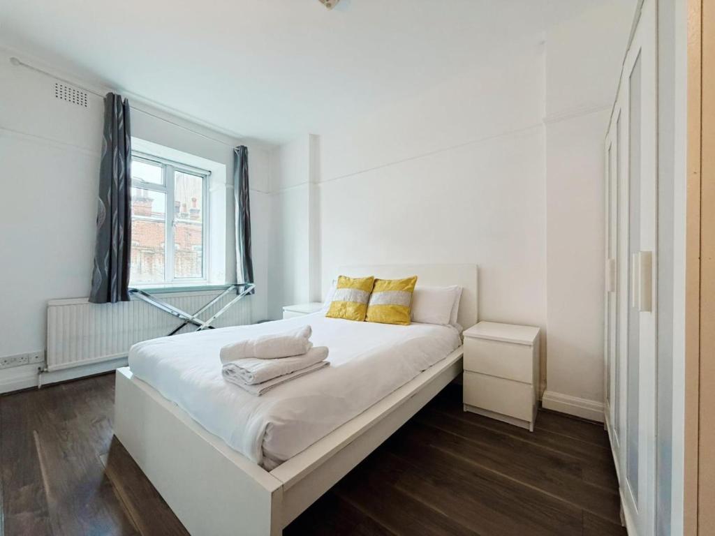 Ground floor flat, London (updated prices 2026)