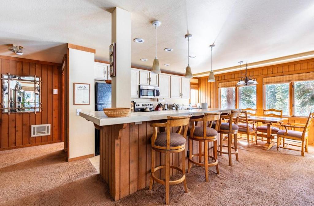 Alpine Glow Escape Big Windows & Views!, Mammoth Lakes (preços ...