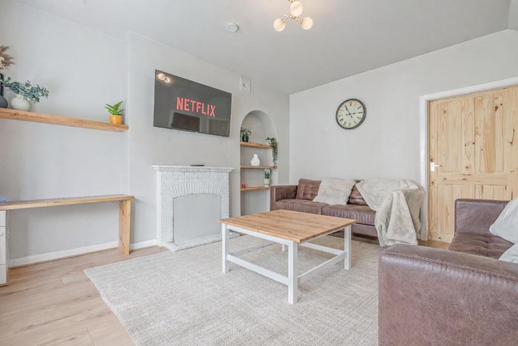 Charming City Cottage with Free Parking Near JQ & Midland Metropolitan ...