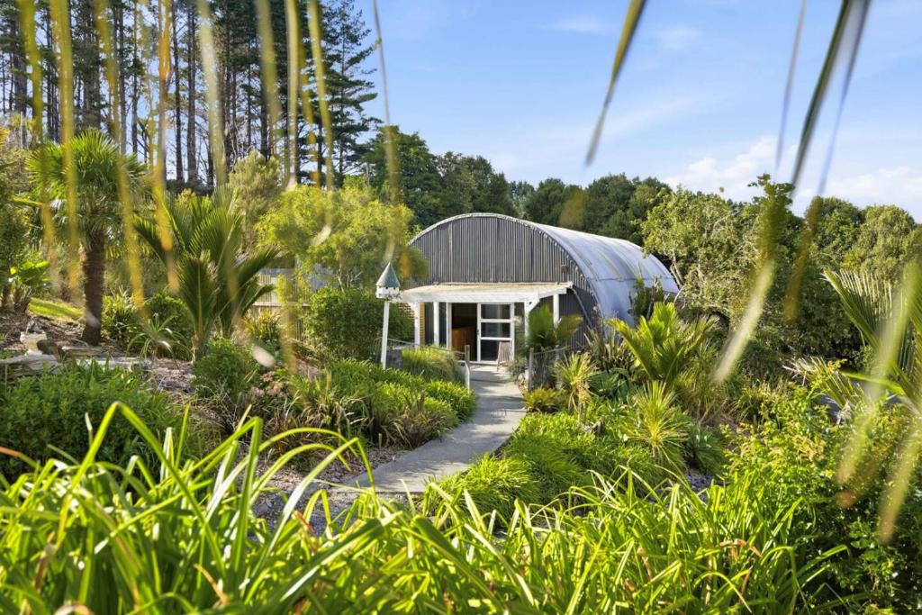 Chic Converted Barn in Matakana with Spa, Big Omaha (precios ...