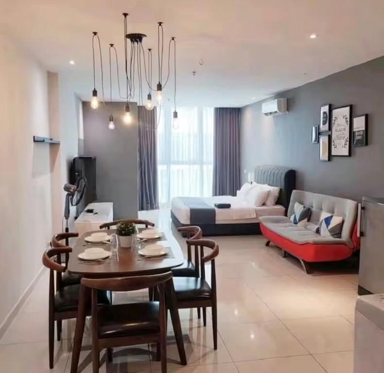 Designer Suite Atria Mall- King Bed, Washer, Netflix, Petaling Jaya ...