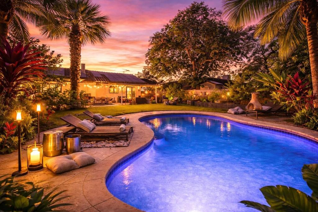 Casa Azul A Boutique Villa Retreat with Pool and Spa, Las Vegas ...