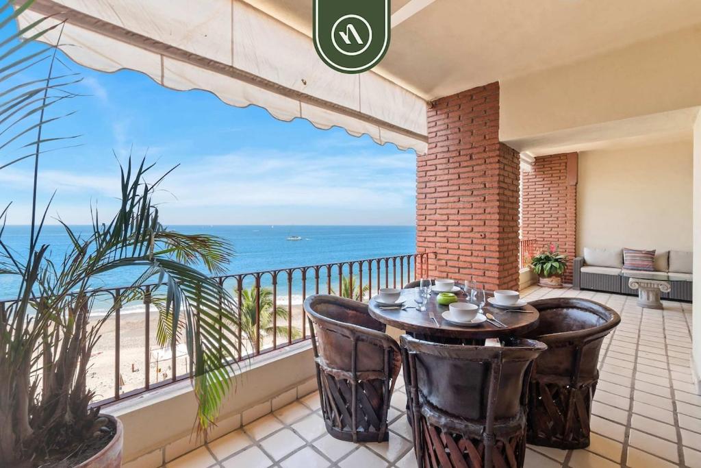 巴亞爾塔港的Beachfront Mexican Styled 3 BR Condo in Downtown（2026 年最新房價）