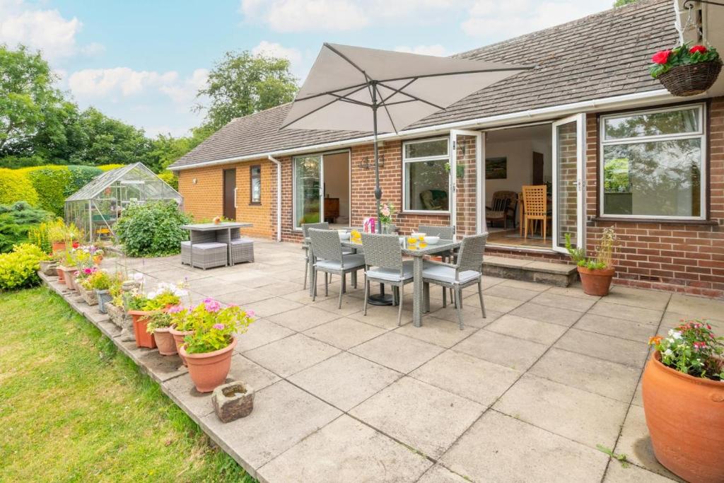 3 Bed in Dronfield oc-dcelle, Unstone (updated prices 2026)