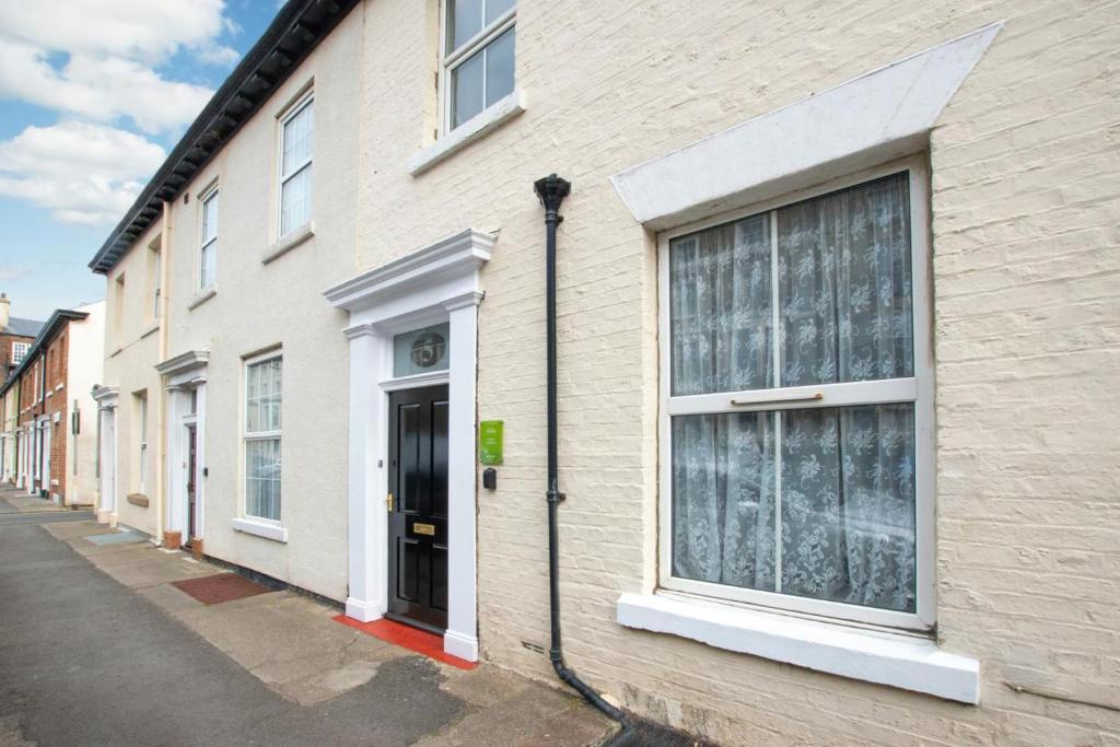 3 Bed in Whitby oc-w145, Whitby (updated prices 2026)