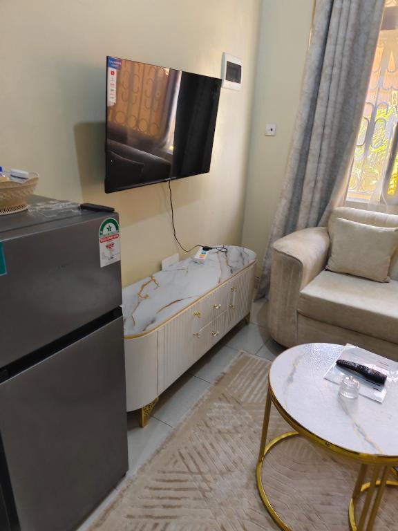 Sarah studio Gish 1A, Mombasa (preços atualizados 2026)