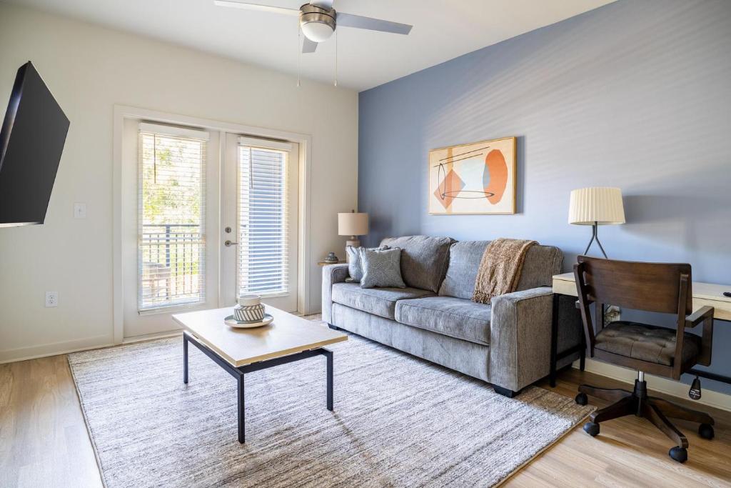 Landing Stunning 1BD Pool Gym, Bellview (updated prices 2026)