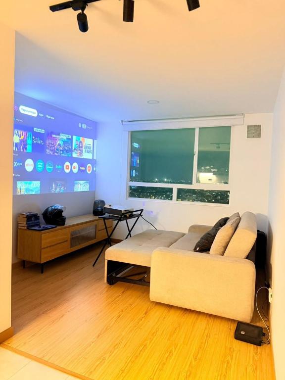 New full apt 17th floor beautiful view queen size bed, Bogotá (updated ...