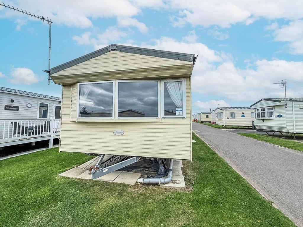Lovely 8 Berth Caravan At California Cliffs, Scratby Ref 50004G, Great ...