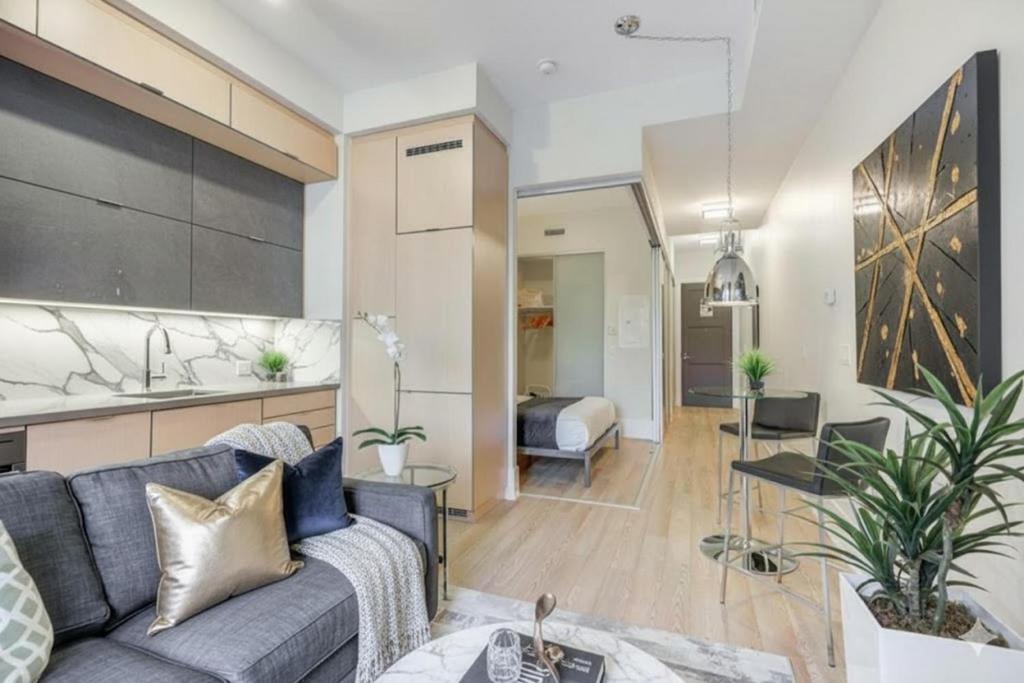 Metropolis Loft - CN Tower, Toronto (updated prices 2026)
