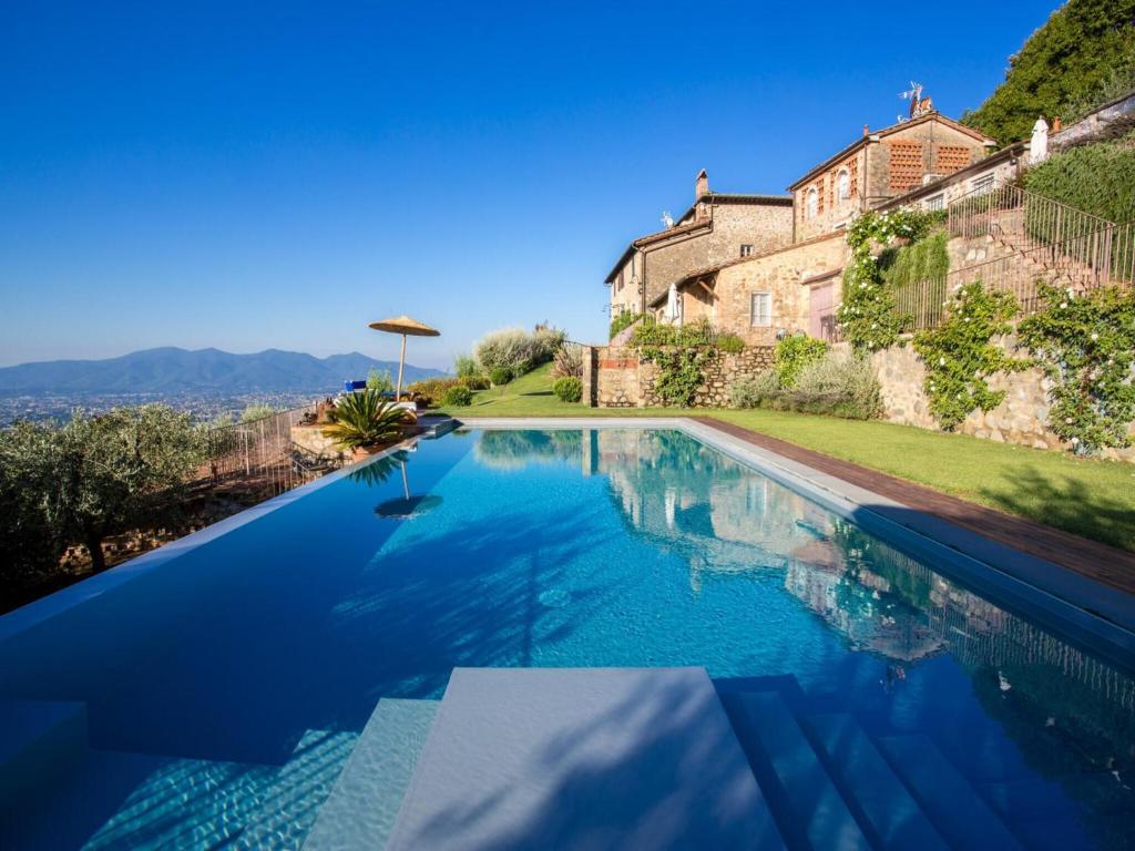 Tuscan Farmhouse with Infinity Pool Retreat, Matraia (updated prices 2026)