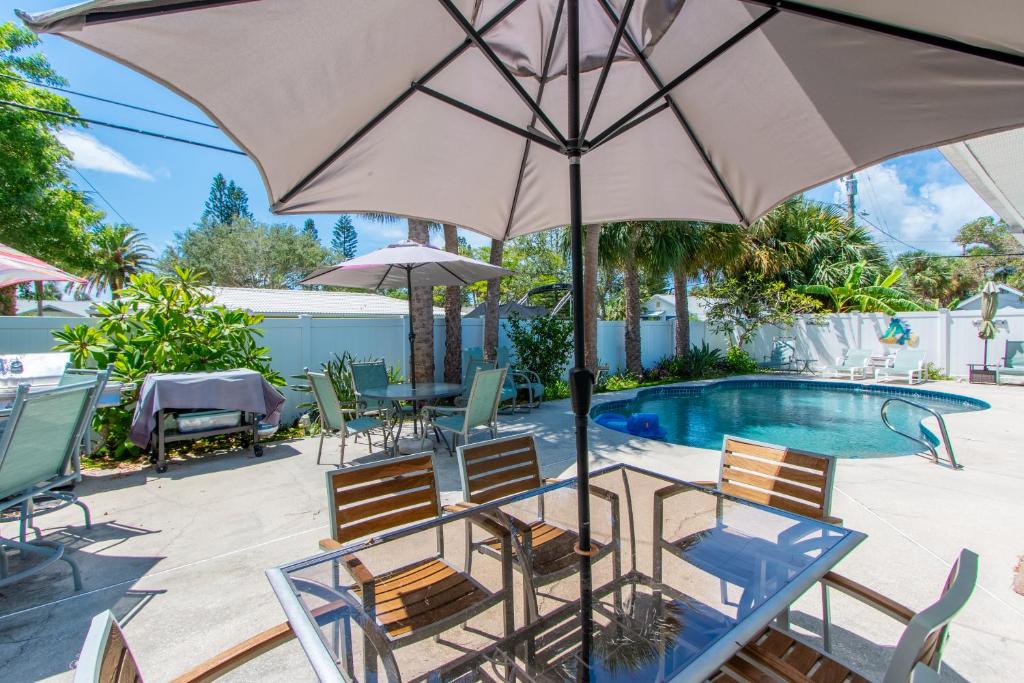 Mango Bay Pool House Unit 1 - Monthly Beach Rental, Clearwater Beach ...