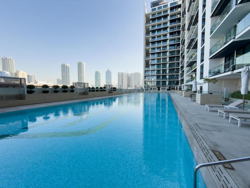 Luxurious JVC Getaway Infinity Pool & Gym, Dubai (preços atualizados 2026)