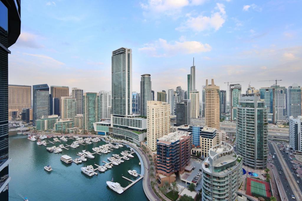 Prime Located 3B with full Marina Views, Near Beach & Marina Mall ...