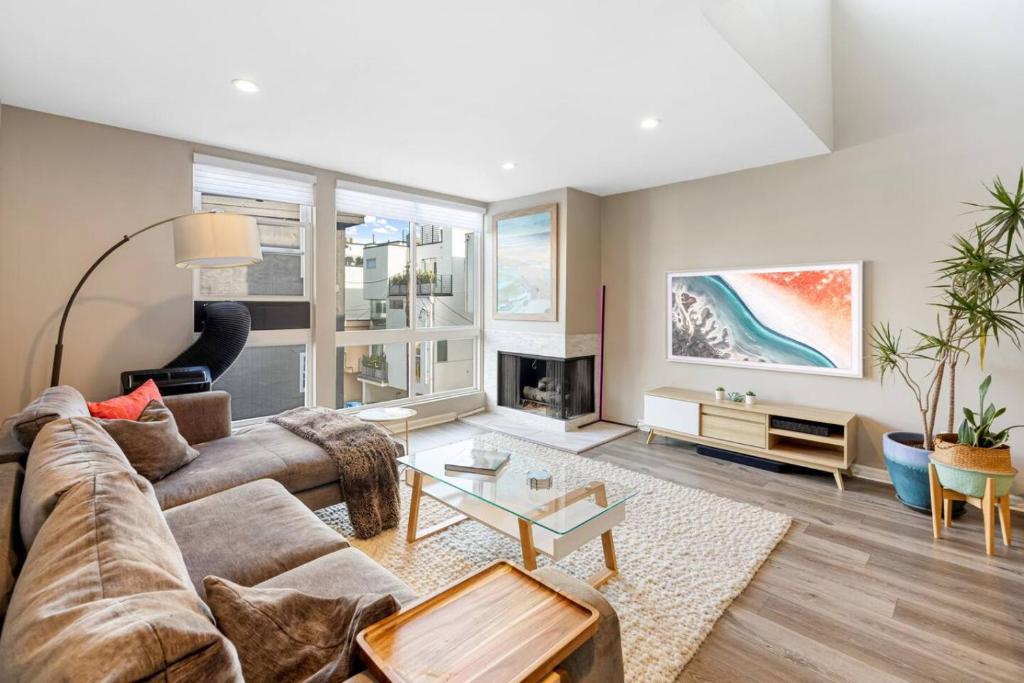 MDR Beach Condo with Rooftop Deck, Steps to the Sand, Los Angeles ...
