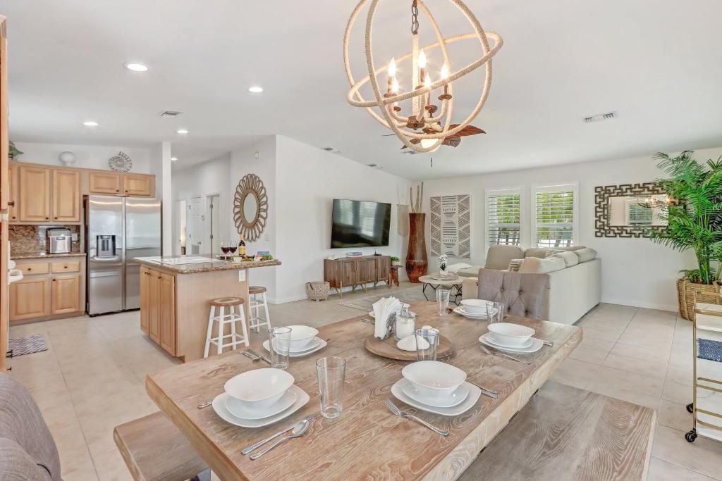 Manatee Bay | Canalfront Key Largo Home, Balcony, Dock, Cayo Largo ...