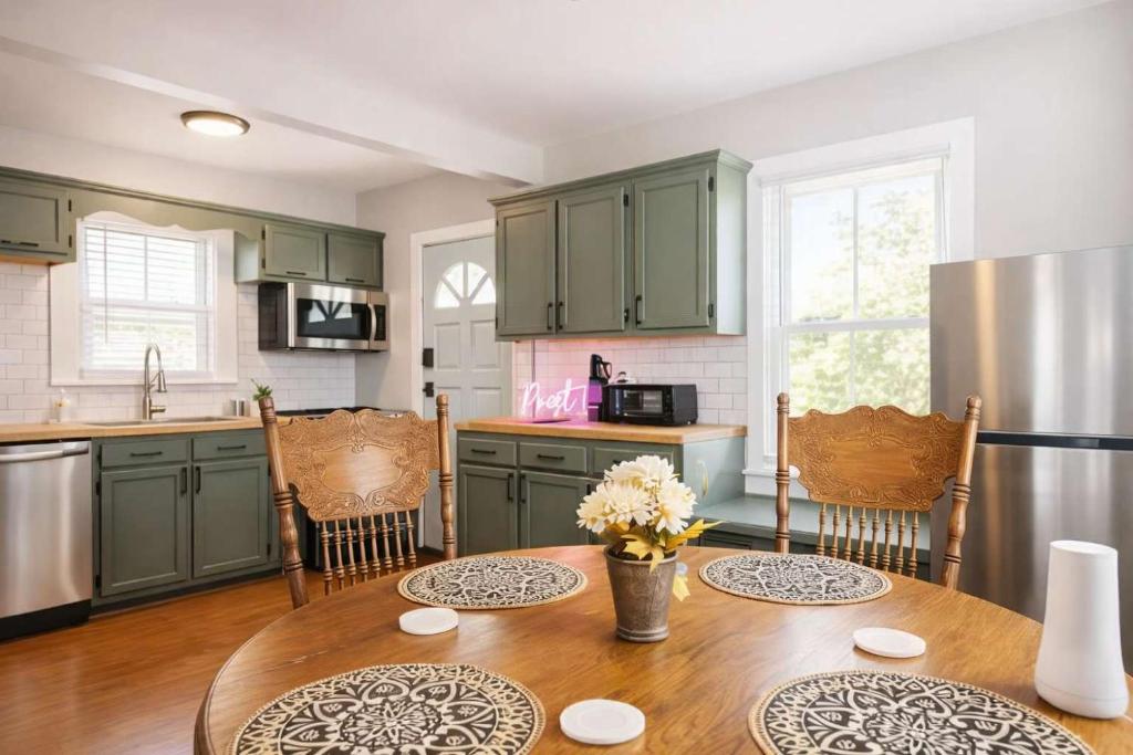 Charming home near Churchill Ds and Expo Center, Louisville (updated ...