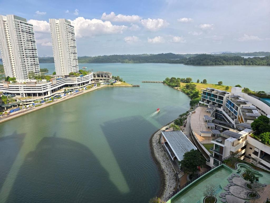 Seaview Pinetree Puteri Harbour 2BR-Near Legoland, Iskandar Puteri ...
