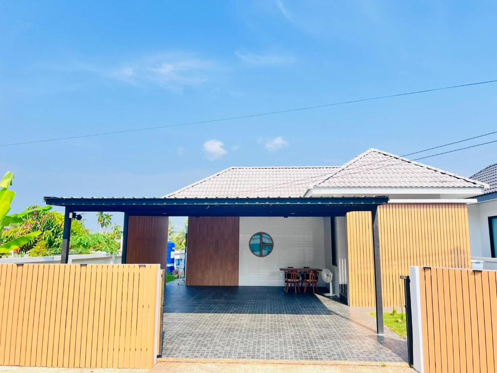 Sea & Sand House, Ban Khlong Khut (updated prices 2026)