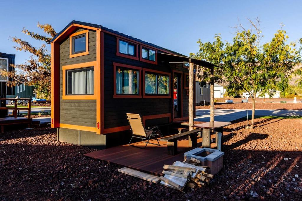 Pet-Friendly Modern Tiny Home with Red Rock Views & Private Deck Near ...