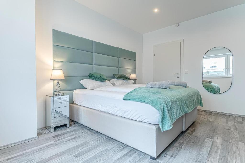Luxury Vienna 6BR Villa with Private Pool & Sauna - Pets allowed ...