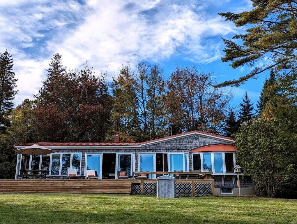 Stunning Oceanfront Ranch Cottage with Private Beach & Fire Pit Near ...