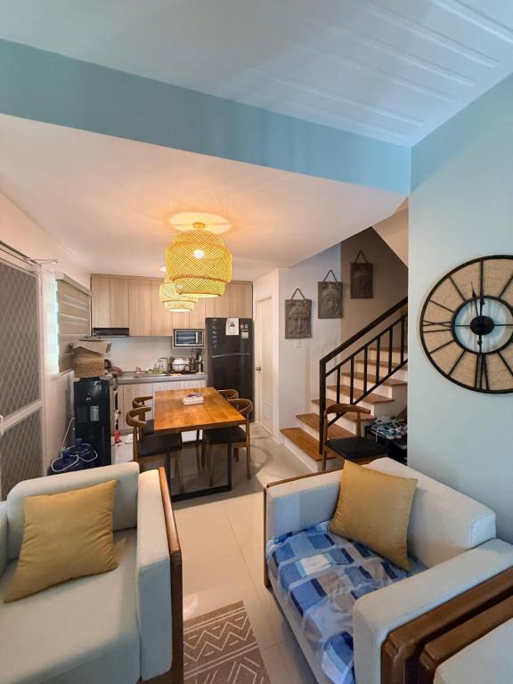 Cozy Transit Room - near Airport, Davao City, Давао Сити (обновени цени ...