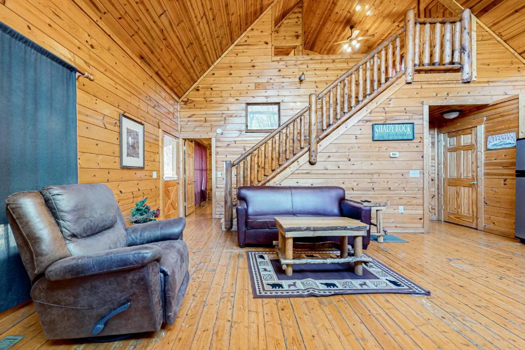 Smoky Mtn Cabin Sleeps 6 Hot Tub Pool Table Games, Sevierville (updated ...