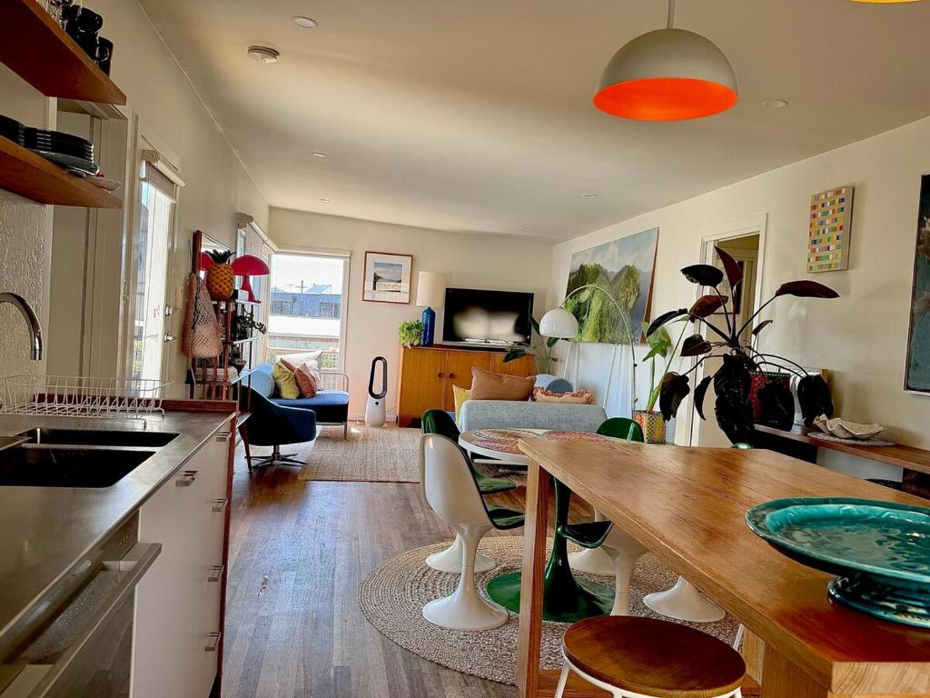 Bells Beach Pro Base - Short Walk -Shops & Beach, Torquay (posodobljene ...