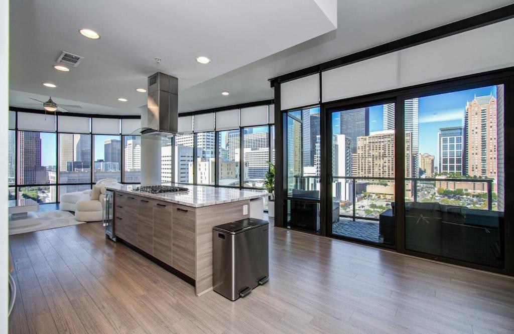 Downtown Luxury High-Rise with Panoramic Views, Houston (updated prices ...