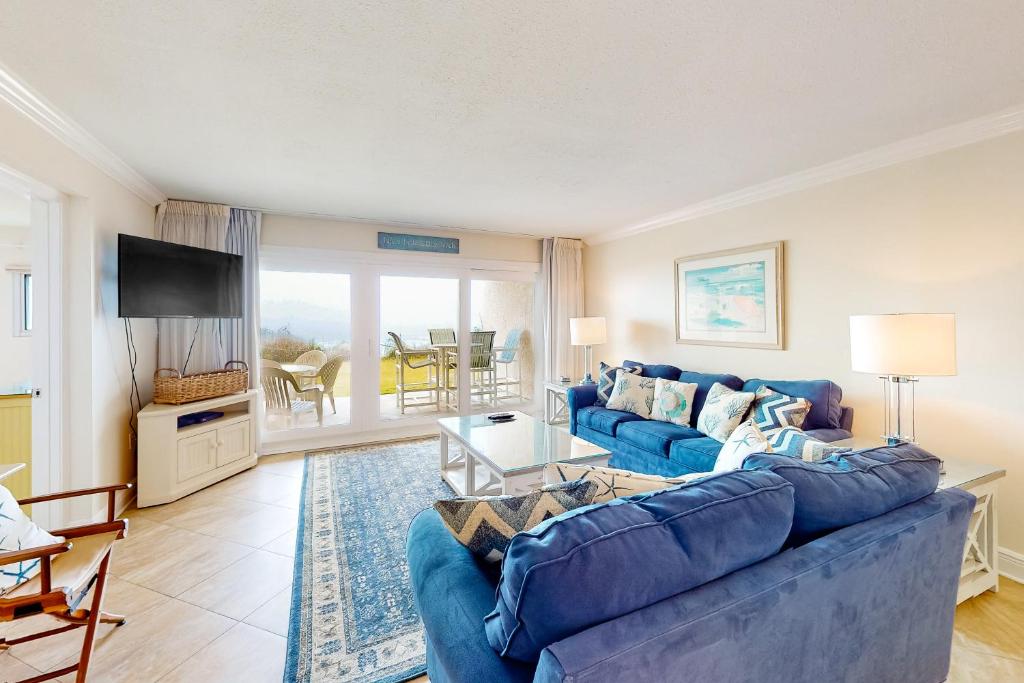 Beachfront ground-floor condo with beach & Gulf views outdoor pool ...