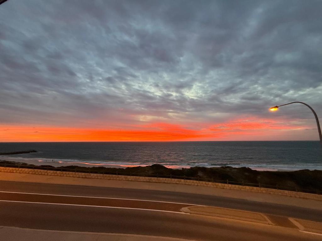 Quinns Rocks - Quinns by the Sea - 2BDR Beachfront Haven, Quinns Rocks ...