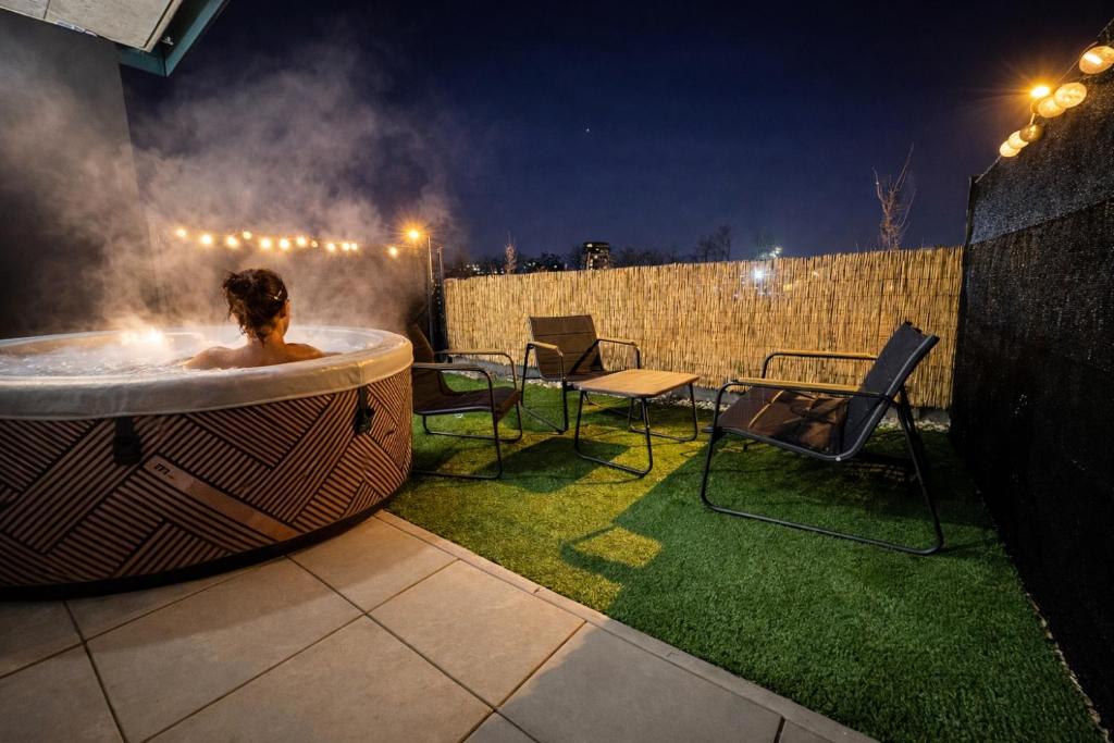 Stylish Studio with Private Hot Tub & Terrace, Prague (updated prices 2026)