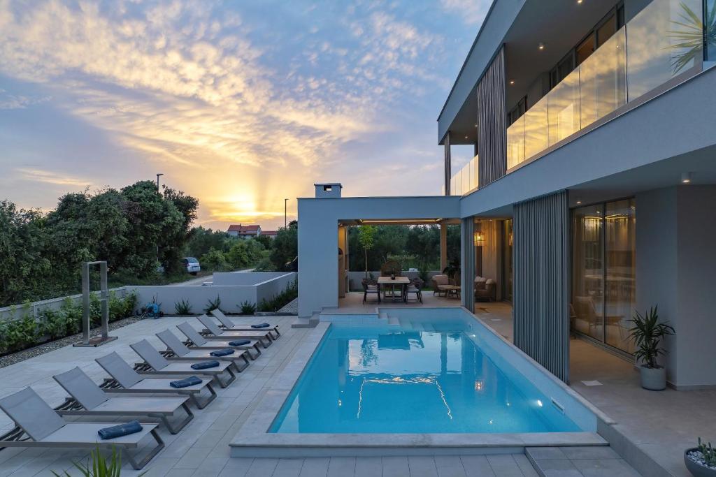 Luxury villa La Casa with heated pool and sauna, Bibinje (updated ...